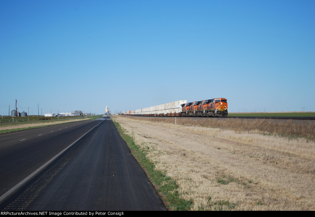 BNSF 8084 ES44C4